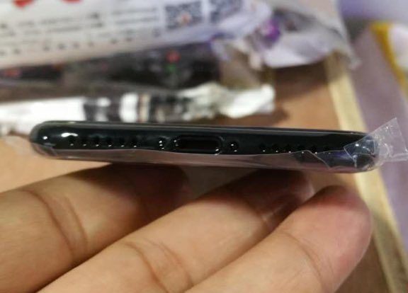 iPhone8/7s/7s Plusの背面画像が流出！ガラス製でスッキリ - iPhone Mania