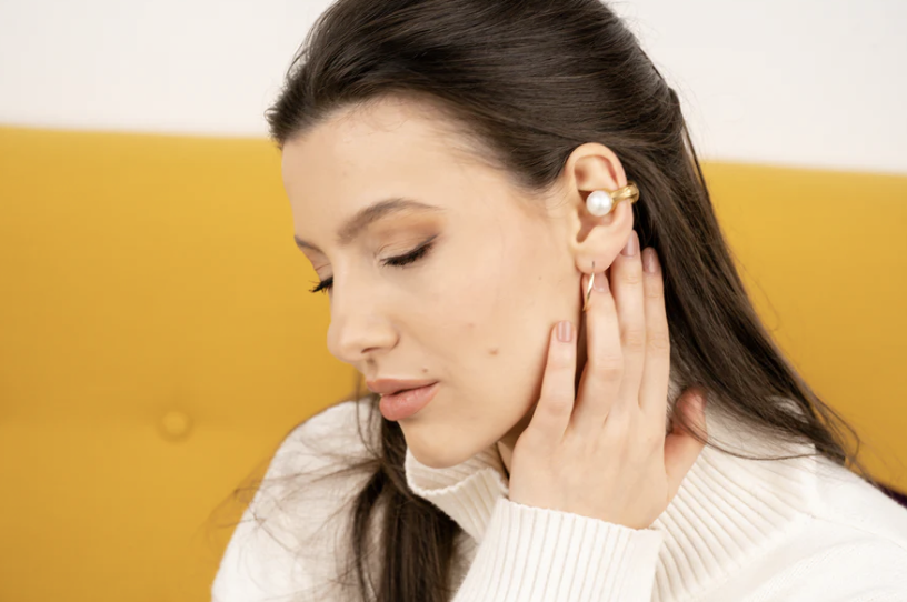 真珠のイヤリングそっくりなワイヤレスイヤホンNova H1 | IT NEWS