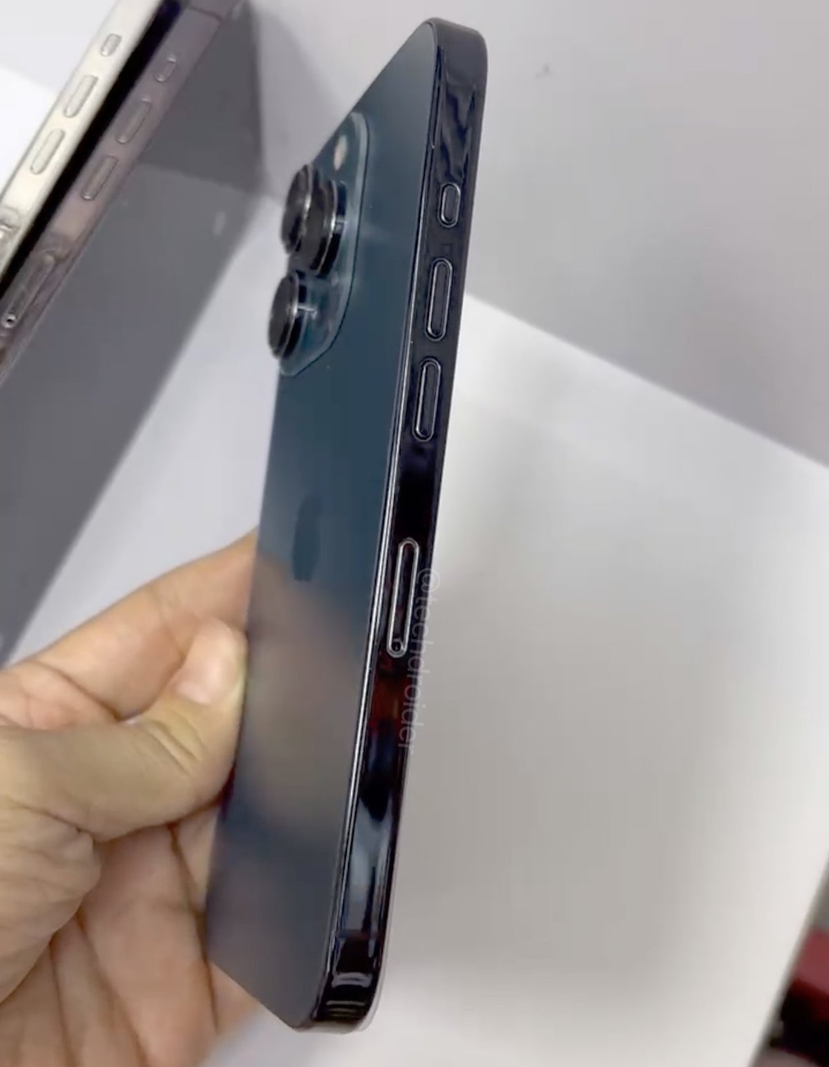 iPhone15シリーズの本体カラーは5種類！？くすんだピンクを含むモックアップ - iPhone Mania