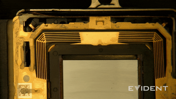 iPhone15の中を顕微鏡で観察！センサーシフト手ぶれ補正の秘密を公開 - iPhone Mania